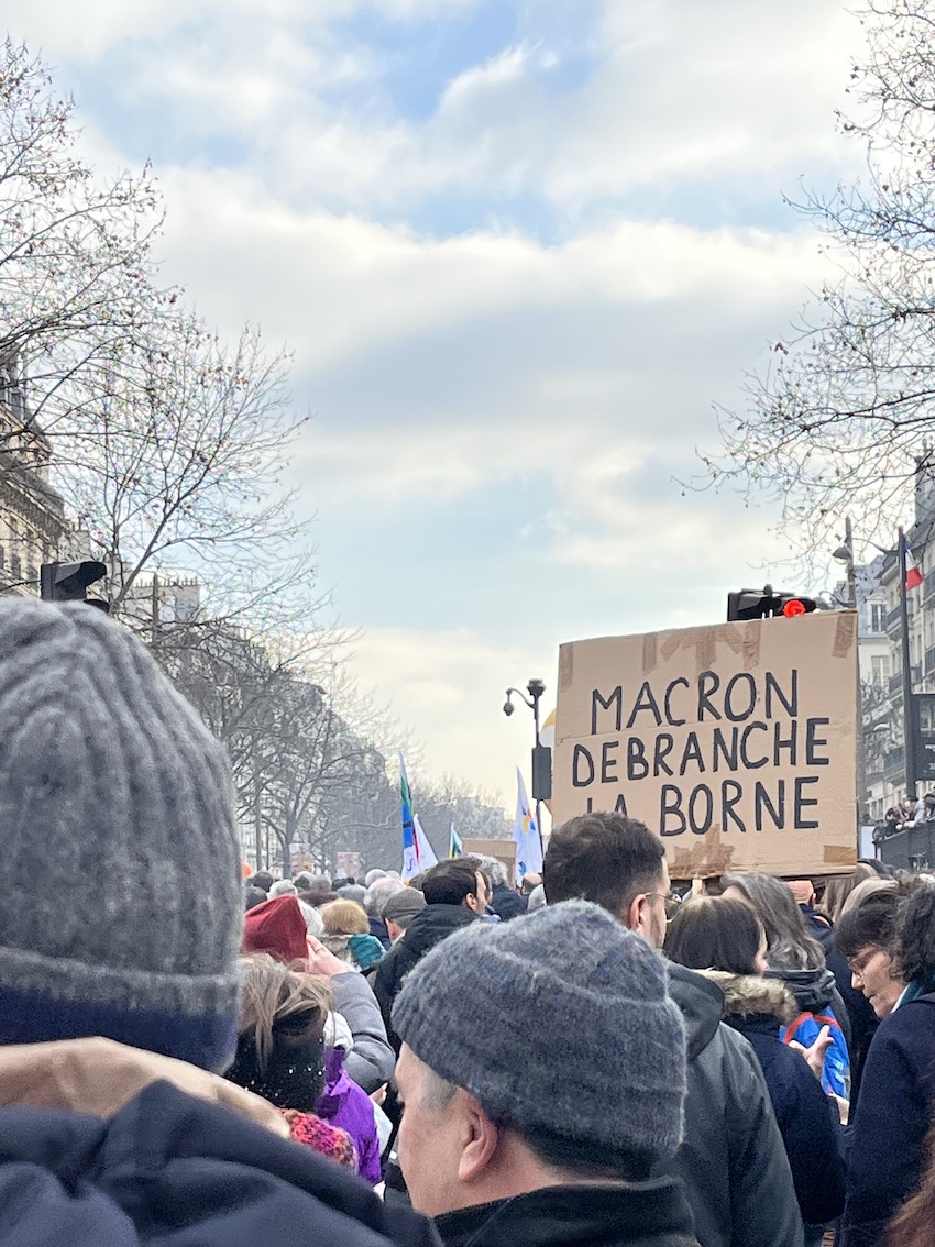 Mouvement social : la com de rue tient le haut du pavé - Boréal, Agence ...